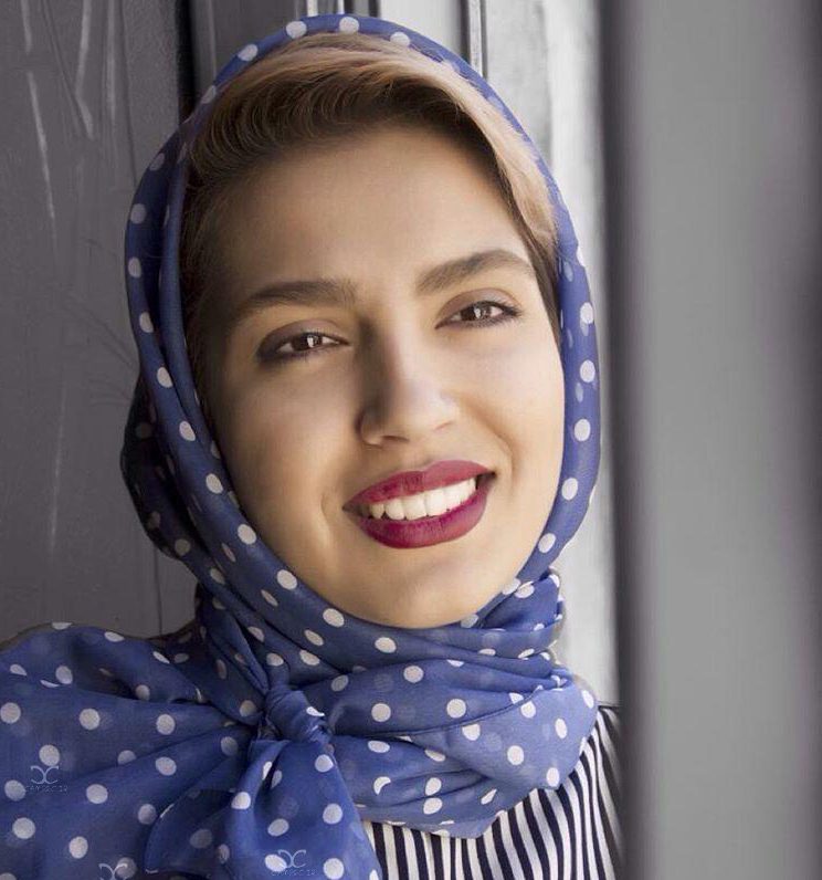 بیوگرافی مونا کرمی از بازیگری تا آثار هنری و فیلم و سریال های او
